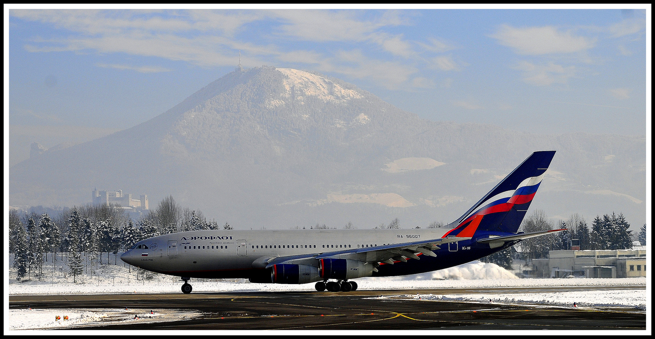 ILYUSHIN II-96- 300 IN SALZBURG Foto & Bild | luftfahrt ...