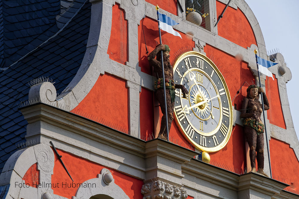 IM ANGEBOT FÜR HÖHERE KREISE: NACKTE KULLERN. DAZU GRATIS: UNSCHULDIG ...