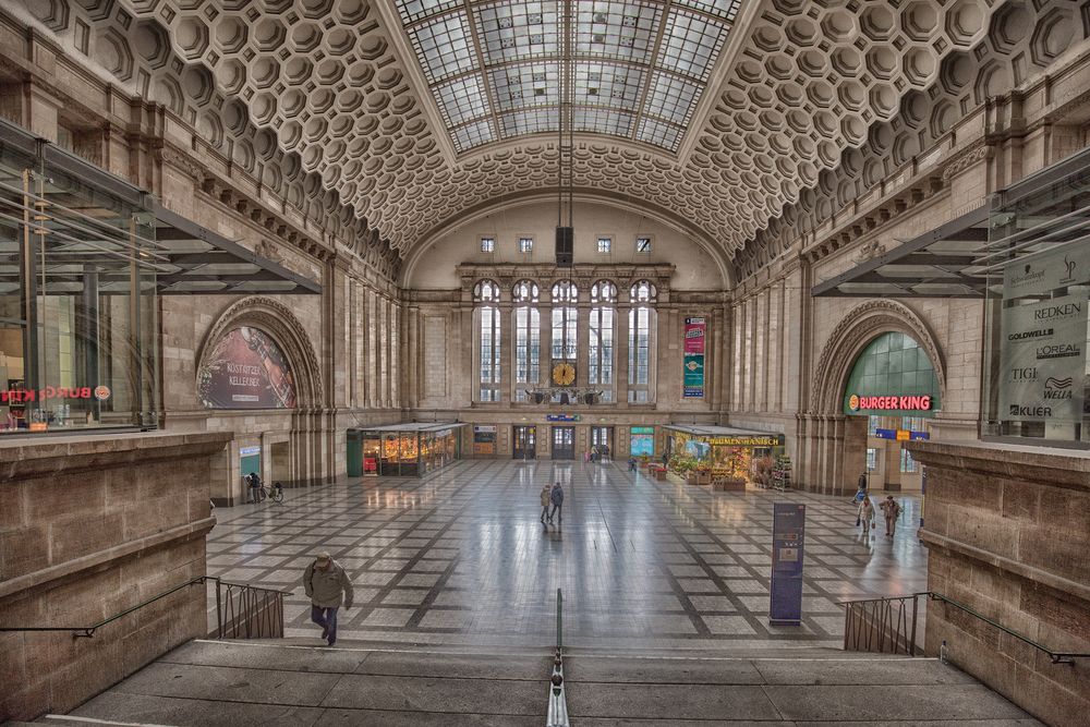 Im Bahnhof Foto & Bild | architektur, motive Bilder auf fotocommunity