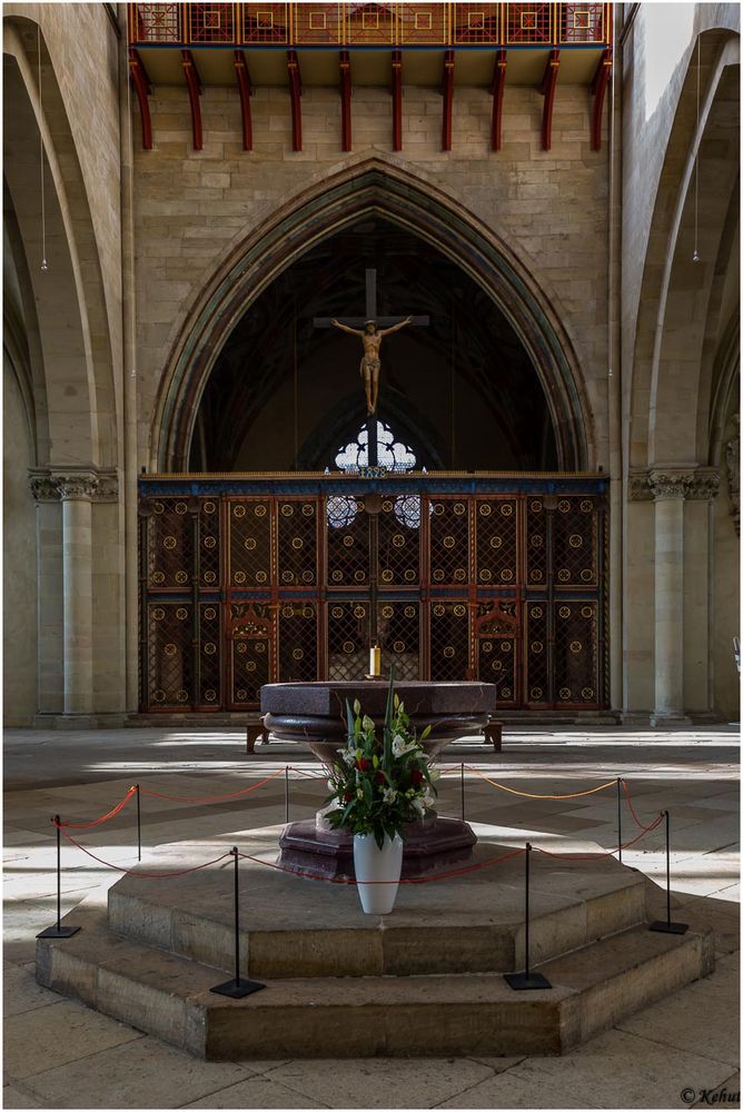 Im Blick - Details Sakralbauwerke (20) Taufstein und Turmbau im Dom St. Mauritius und St ...