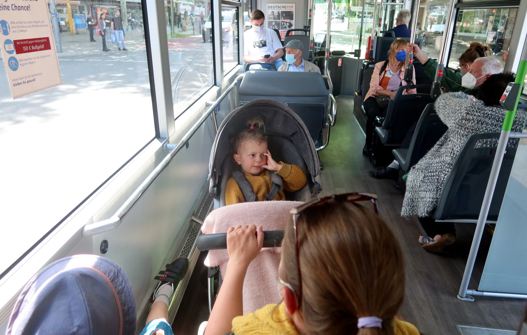 Im Bus Foto & Bild | erwachsene menschen, bus & nahverkehr, bus Bilder ...