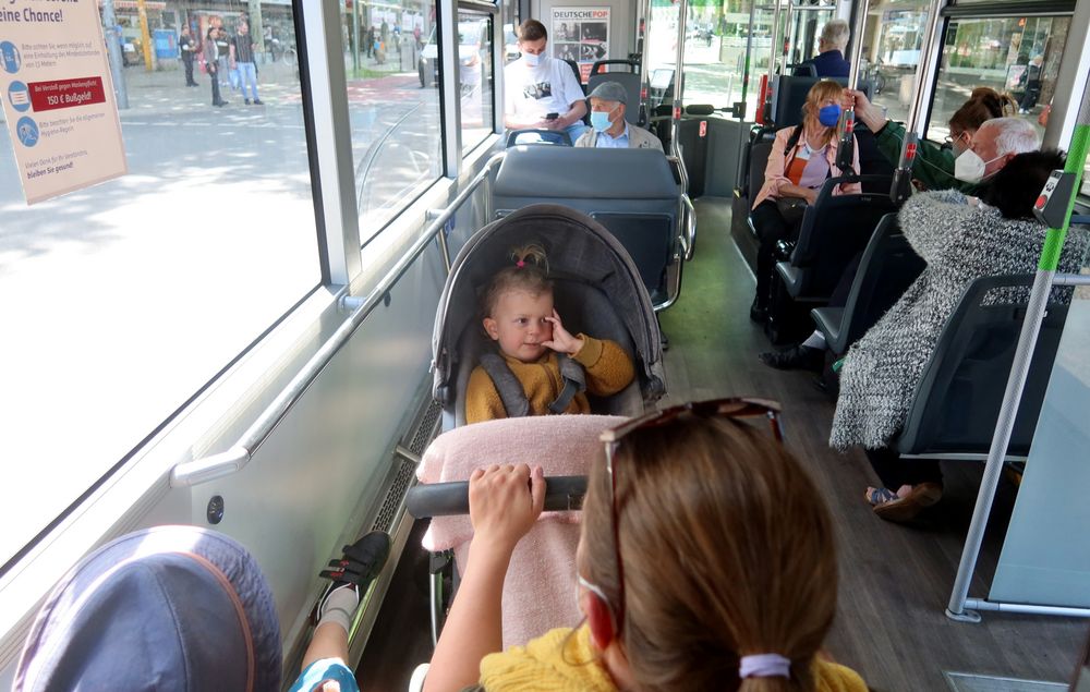 Im Bus Foto & Bild | erwachsene menschen, bus & nahverkehr, bus Bilder ...