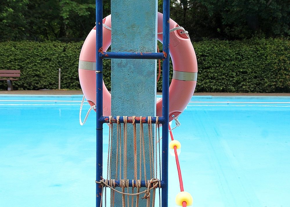 Im Freibad Foto & Bild | spezial, wasser, blau Bilder auf fotocommunity