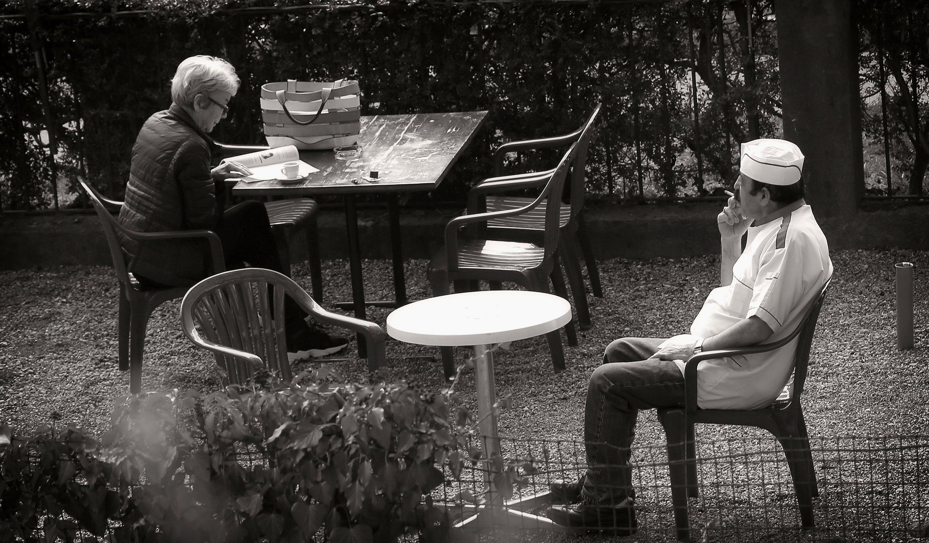 Im Gartenrestaurant Foto & Bild | streetfotografie mit menschen, street ...