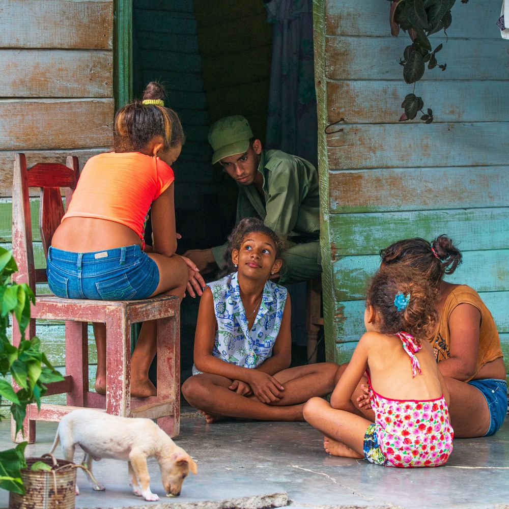 im Gespräch Foto & Bild | tiere, streetfotografie mit menschen, tier und mensch Bilder auf ...