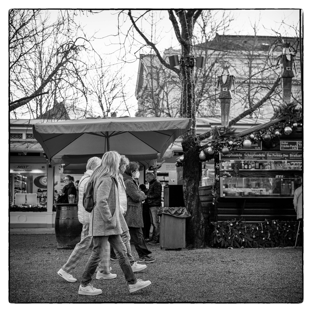 Im Gleichschritt... Foto & Bild | streetfotografie mit menschen, kommunikation; grafik; szenen ...