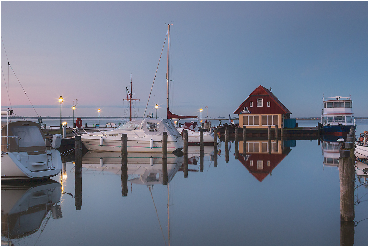 Im Hafen von Born Foto & Bild | world, sonnenaufgang, ostsee Bilder auf ...