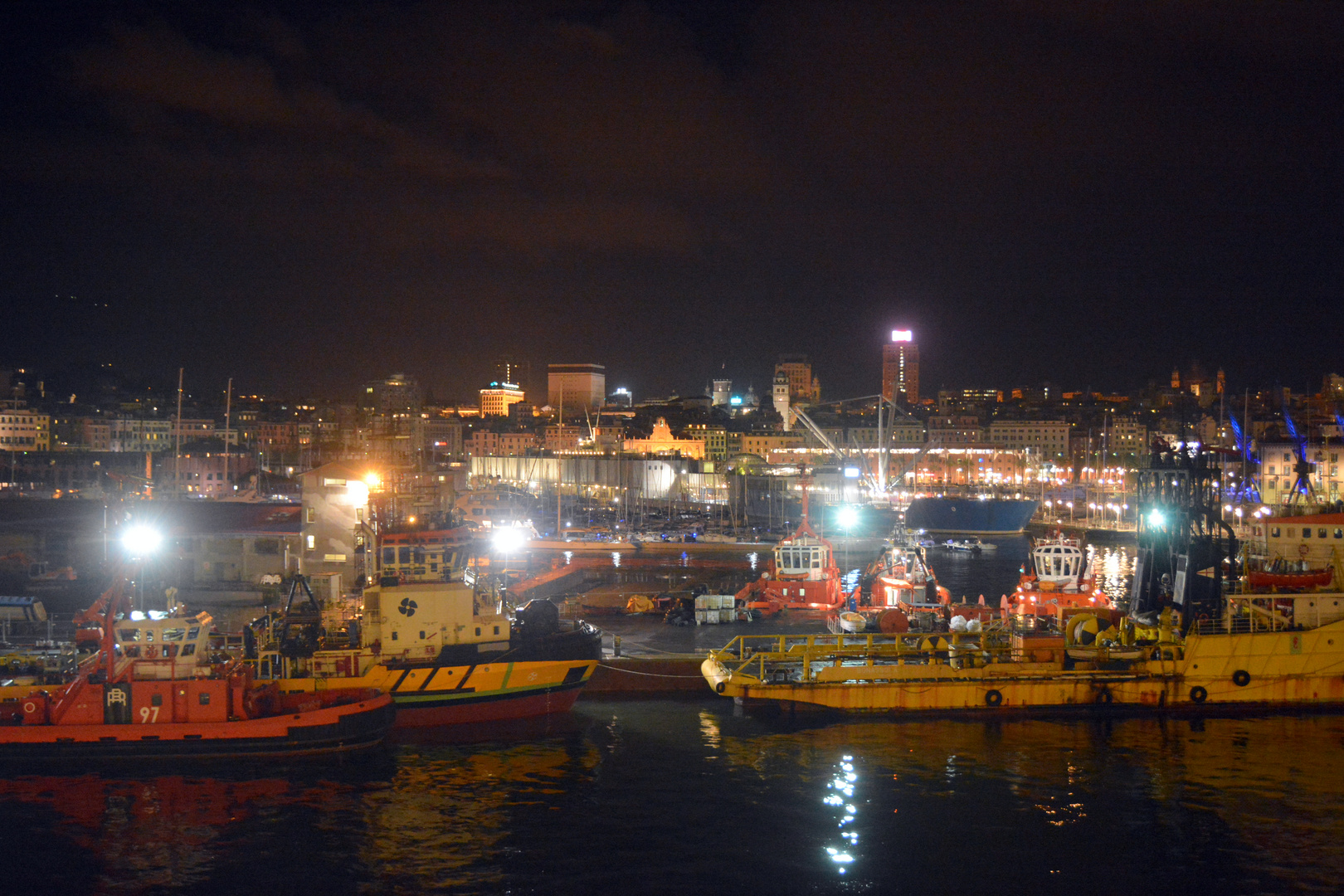 Im Hafen von Genua Foto & Bild | landschaft, world Bilder auf fotocommunity