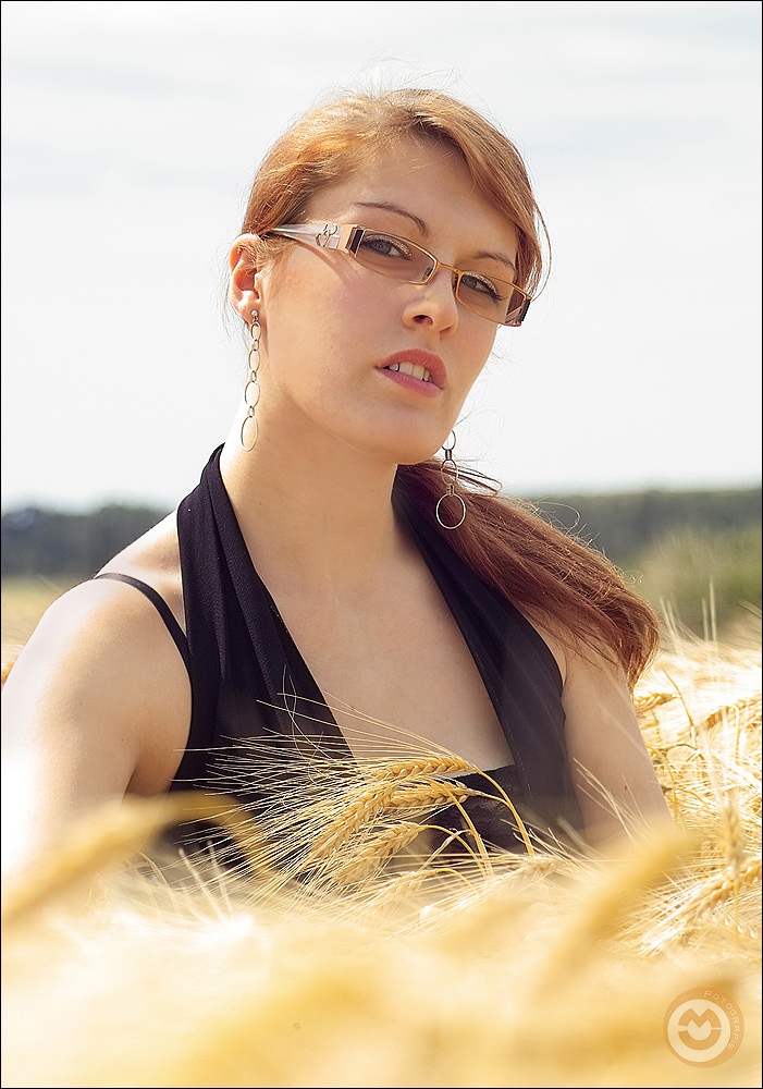 Im Kornfeld Foto & Bild | portrait, portrait frauen, outdoor Bilder auf fotocommunity