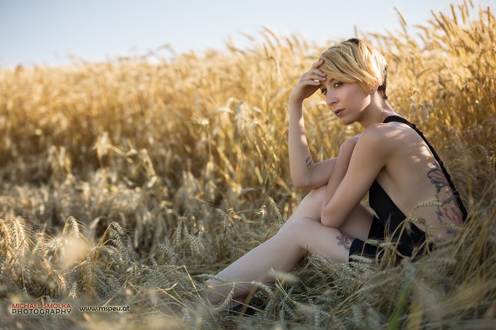 Im Kornfeld Foto & Bild | fashion, outdoor, frauen Bilder auf fotocommunity