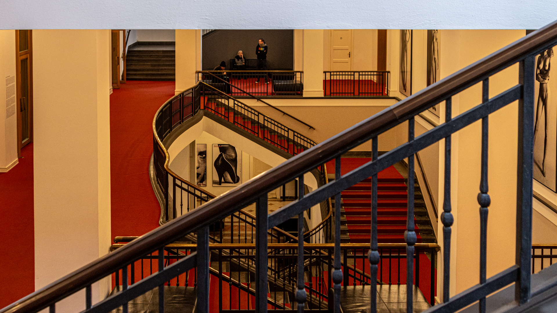 "Im Museum"_1 Foto & Bild | reportage dokumentation, streetfotografie mit menschen ...