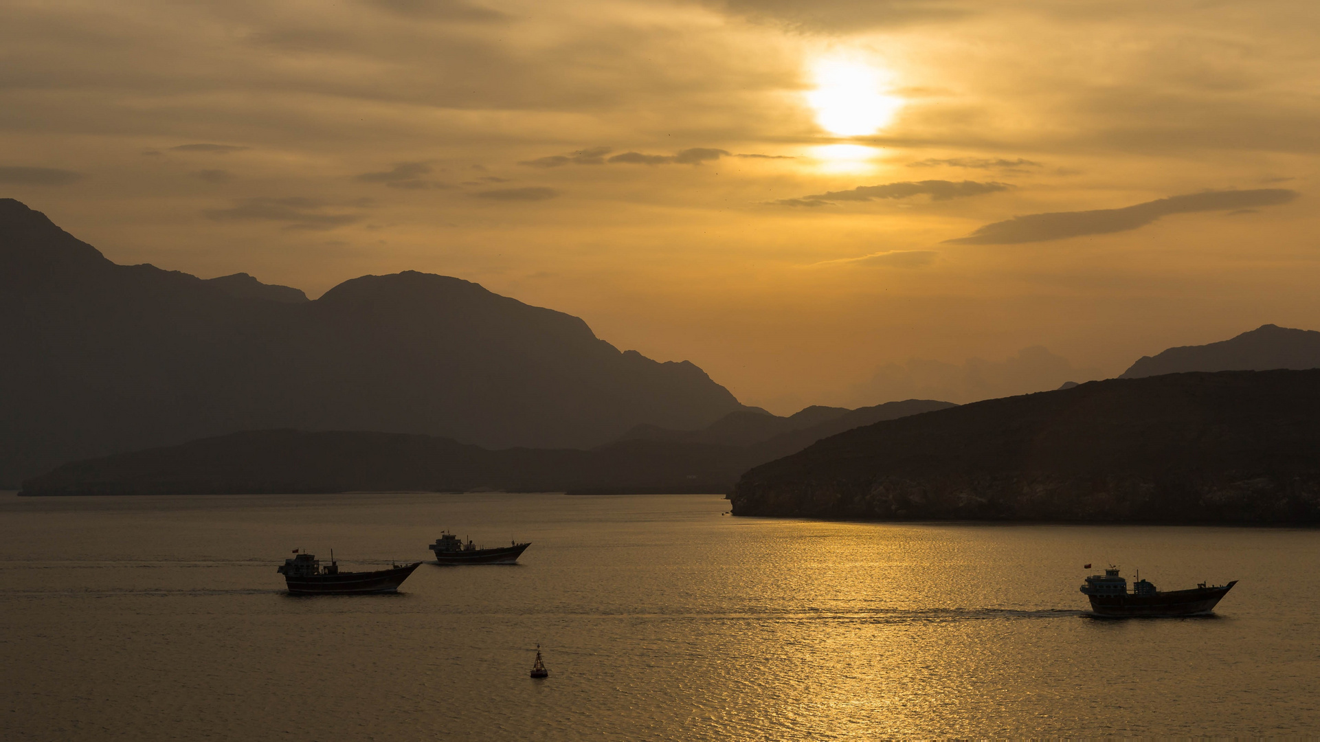 Im Osten geht die Sonne auf... Foto & Bild | asia, middle east, oman ...