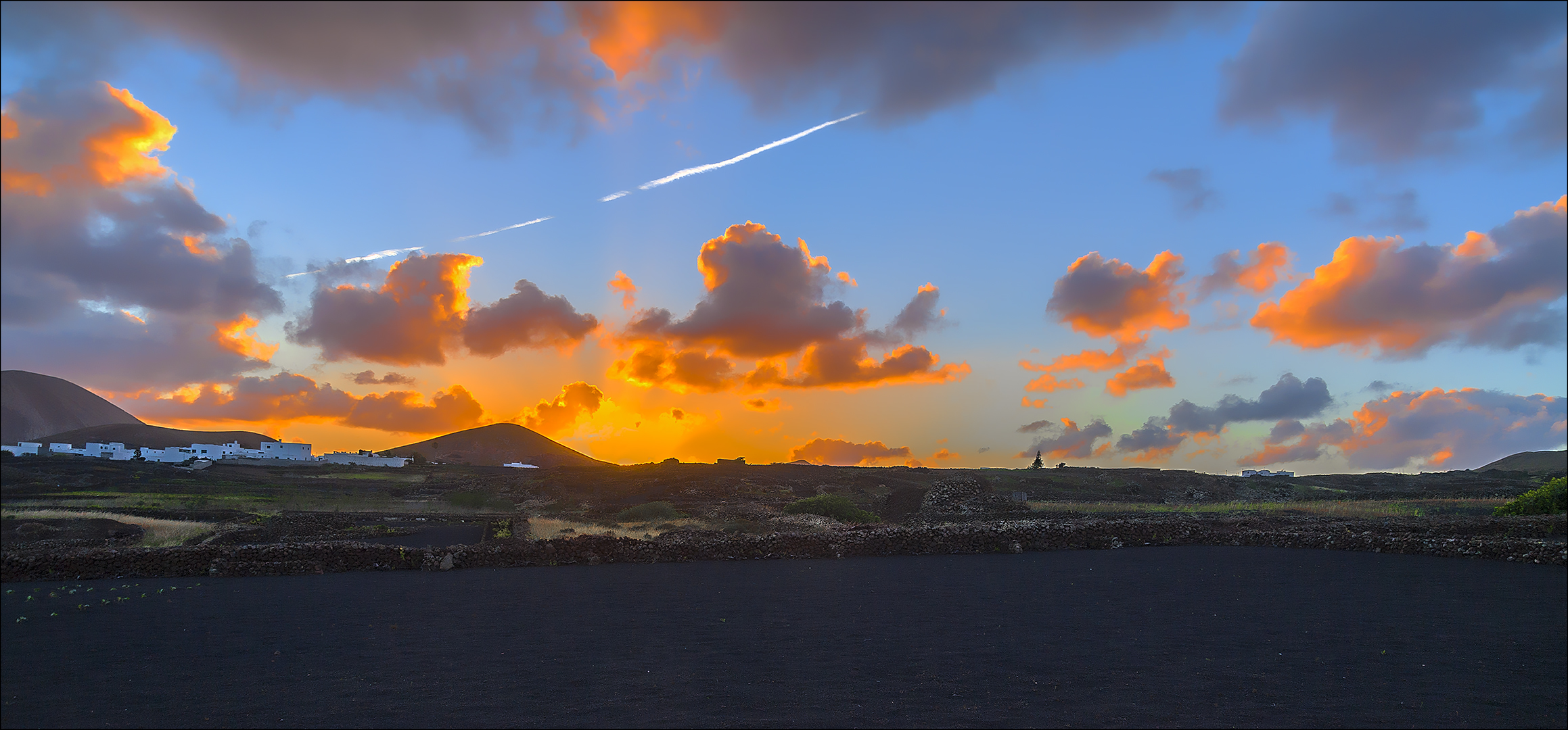 Im Osten geht die Sonne auf........ Foto & Bild | lanzarote, natur ...