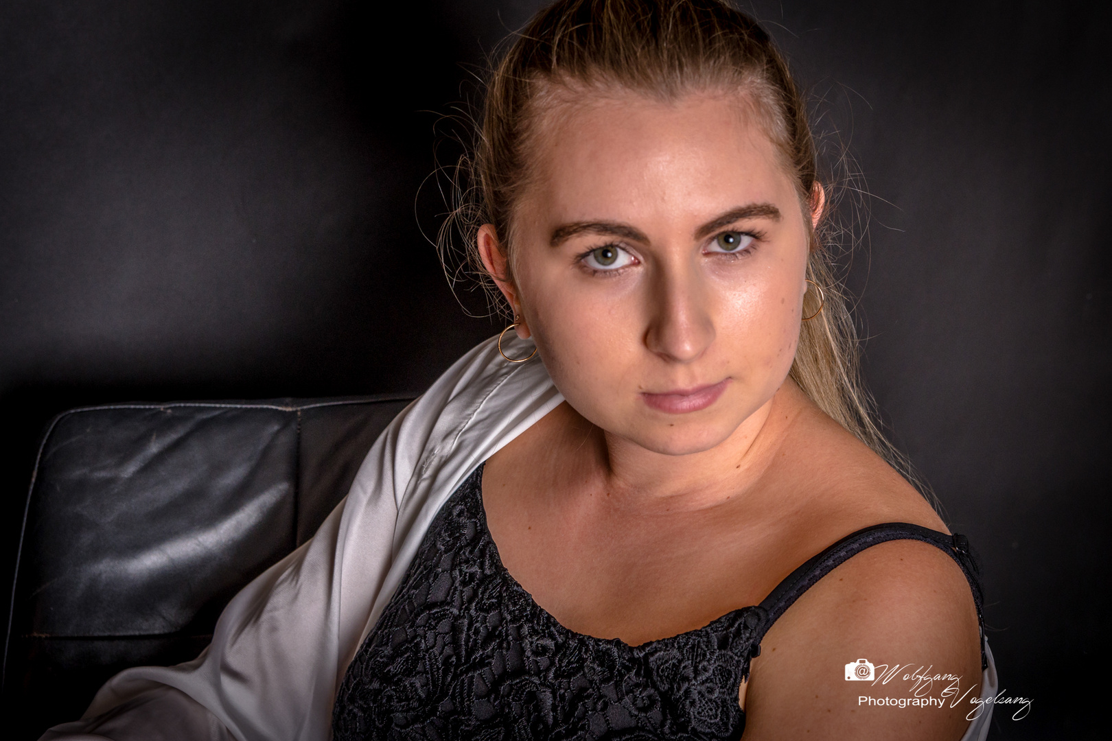 Im Sessel Foto & Bild | people, youth, studio Bilder auf fotocommunity Im Sessel Foto & Bild | people, youth, studio Bilder auf fotocommunity