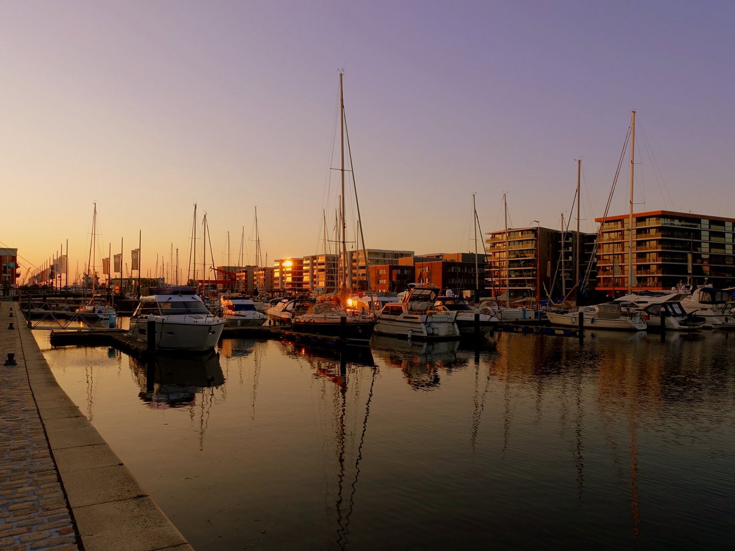 Im Yachthafen Foto & Bild | deutschland, europe, niedersachsen Bilder ...