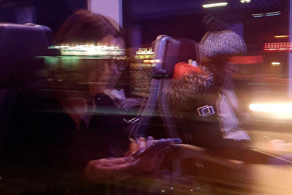 Im Zug Foto & Bild | erwachsene menschen, alltagsereignisse, menschen in der freizeit Bilder auf ...