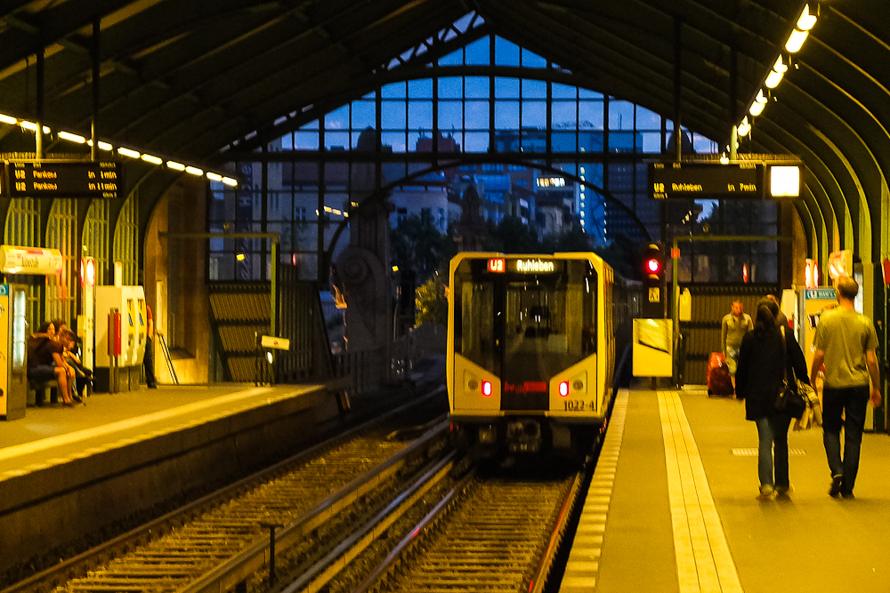 IMprESSIONEN (13): U2 fährt aus Foto & Bild | bus & nahverkehr, u-bahn ...