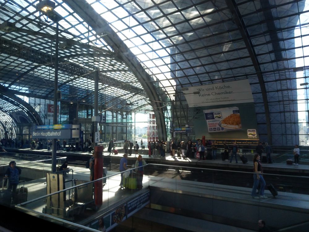 in Berlin Hbf Foto & Bild | architektur, bahnhöfe & gleise ...