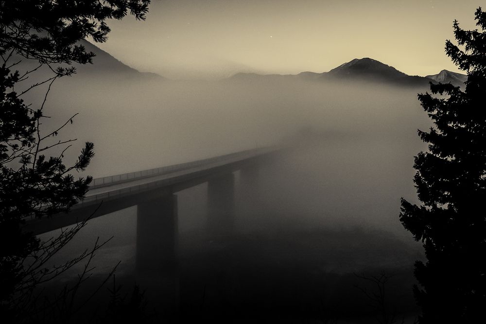 In den Nebel Foto & Bild | architektur, straßen & brücken ...