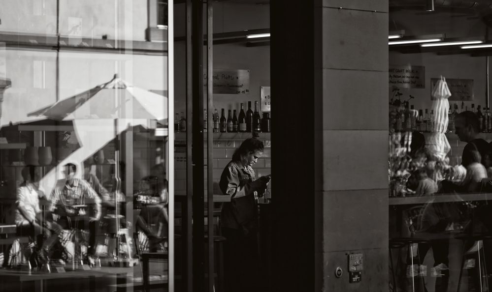 In der Bar Foto & Bild | erwachsene menschen, streetfotografie mit menschen, menschen bei der ...