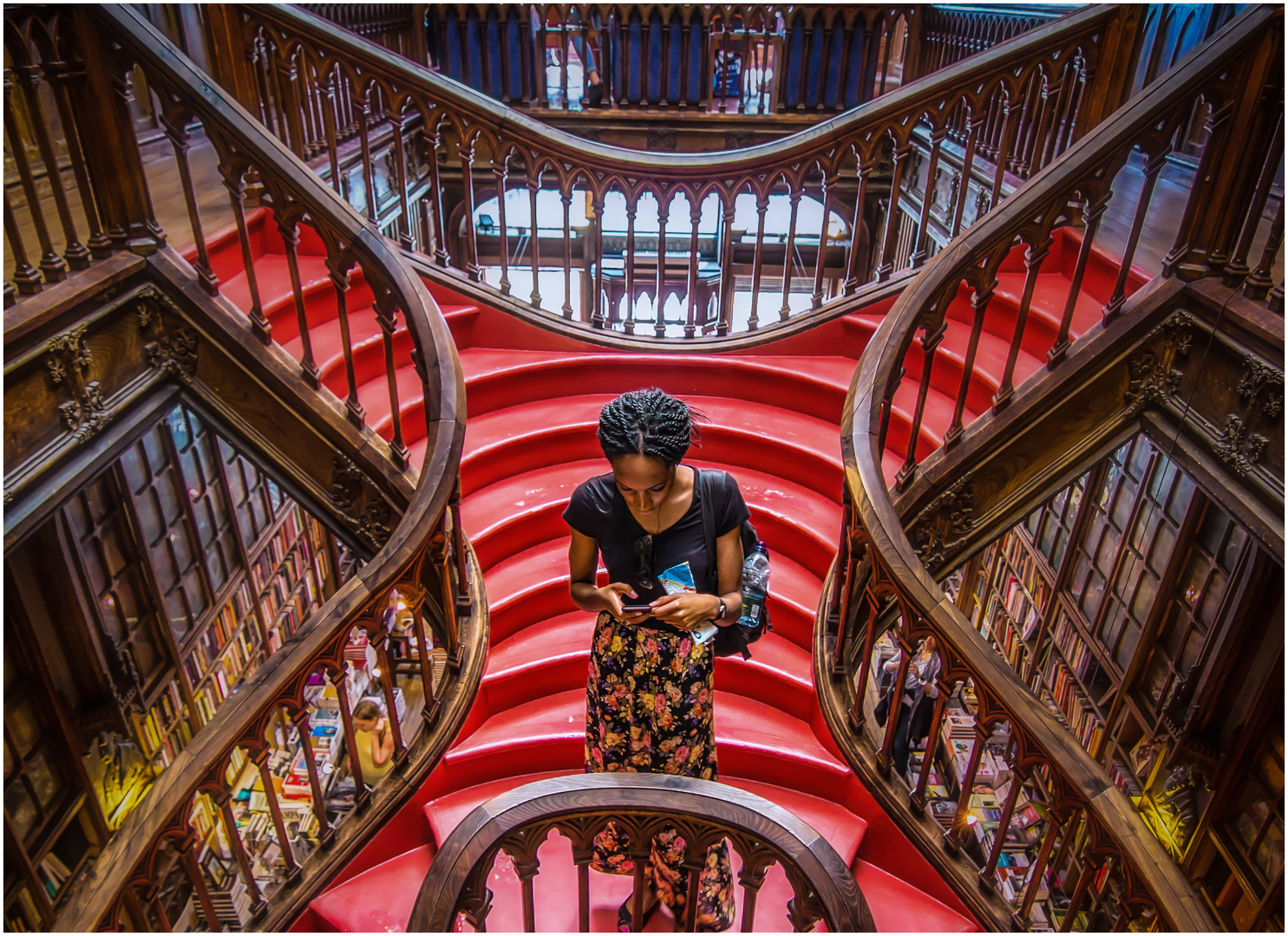 In der Buchandlung Lello in Porto Foto & Bild | streetfotografie mit menschen, street: spontane ...