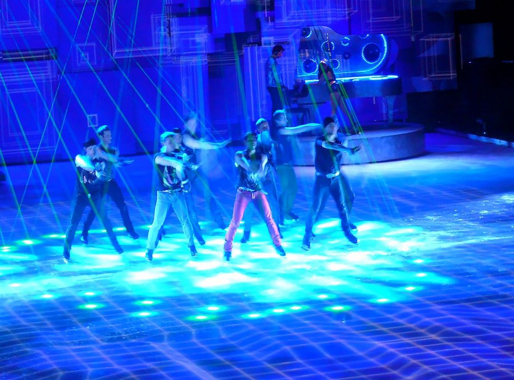 In der Eis-Arena Foto & Bild | kunstfotografie & kultur, tanz, deutschland Bilder auf fotocommunity