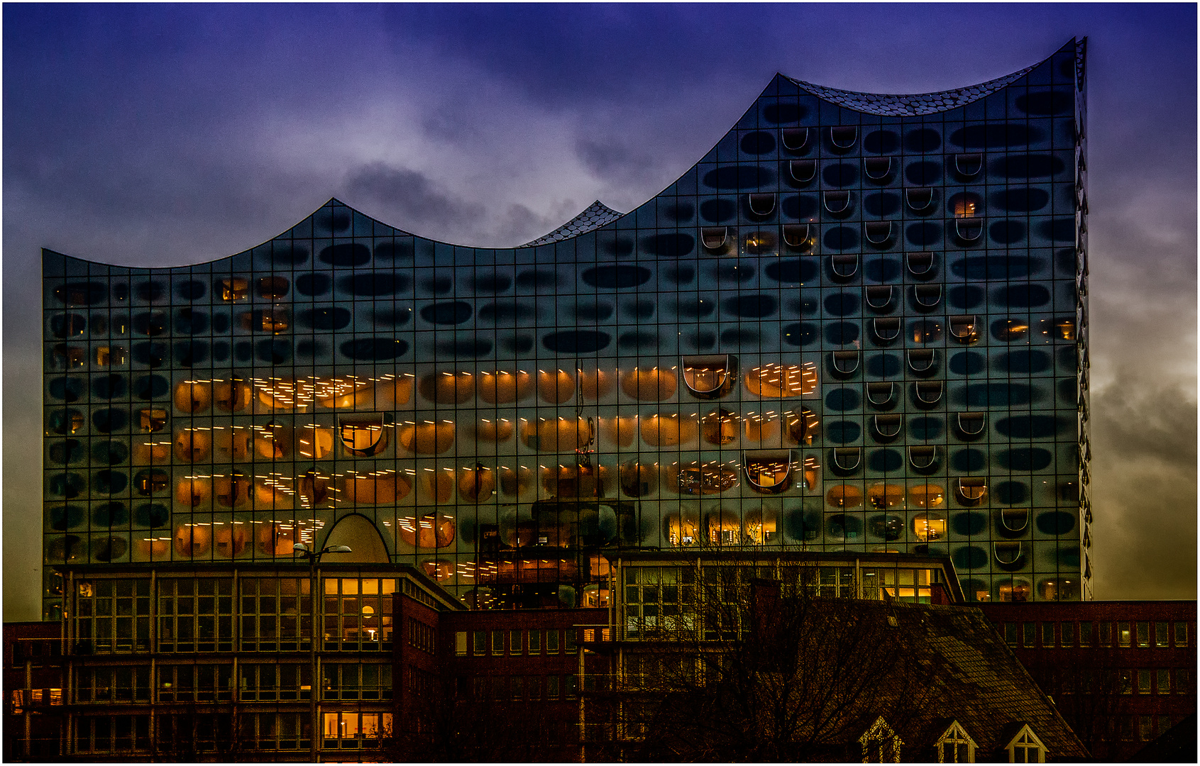 In der Elphi ... Foto & Bild | architektur, architektur bei nacht ...