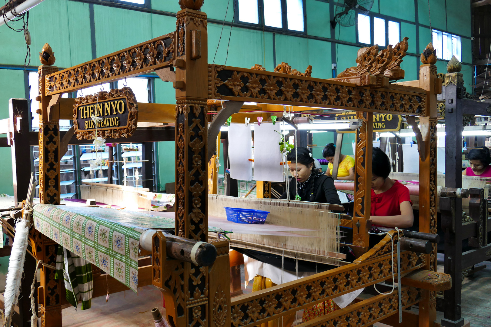 ...in der Seiden - Weberei... Foto & Bild | world, myanmar, burma ...