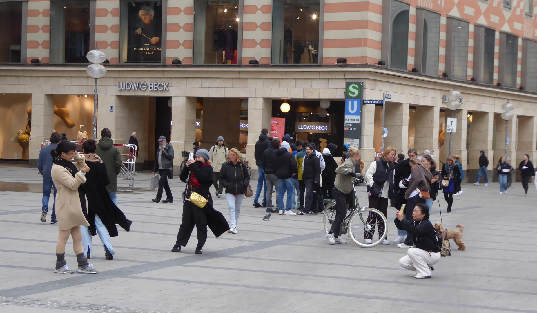 In der Stadt.... Foto & Bild | people, street, world Bilder auf ...
