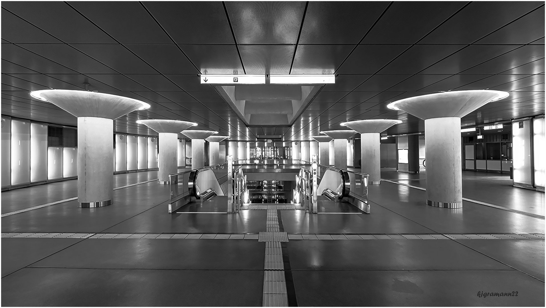 in der u-bahn.... Foto & Bild | architektur, projekte, bahnhöfe ...