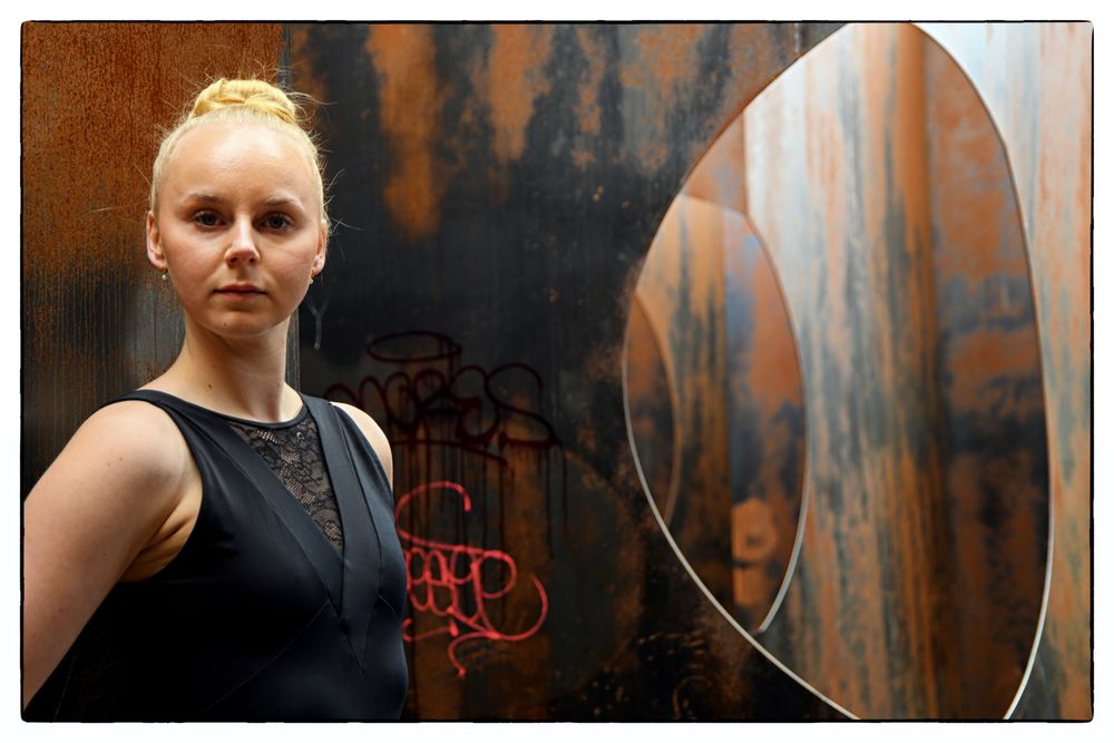 in front of Foto & Bild | portrait, streetfotografie mit menschen, portrait frauen Bilder auf ...