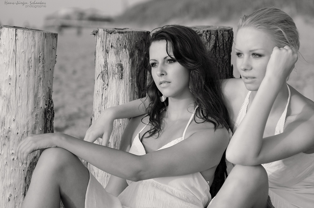 ~ in Gedanken versunken am Strand von Cadzand ~ Foto & Bild | erwachsene menschen, zwei menschen ...