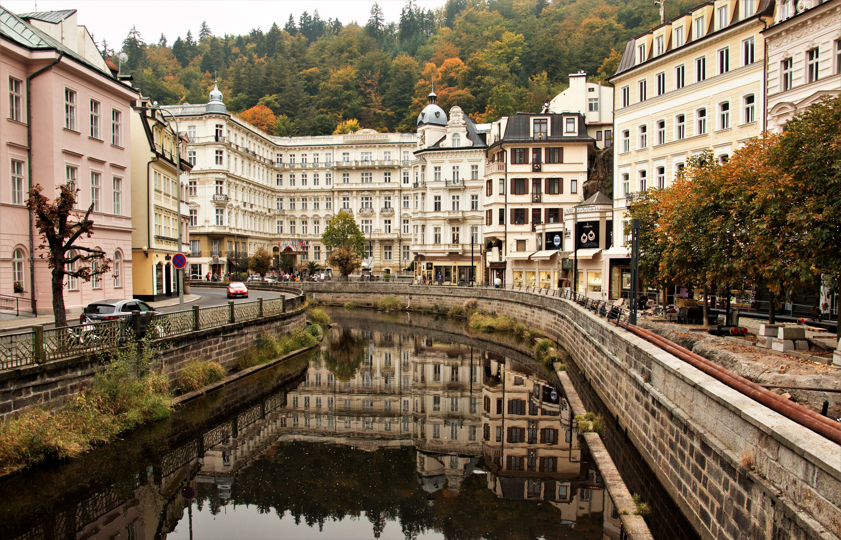 In Karlsbad fließt... Foto & Bild | projekte, dienstag ist spiegeltag ...