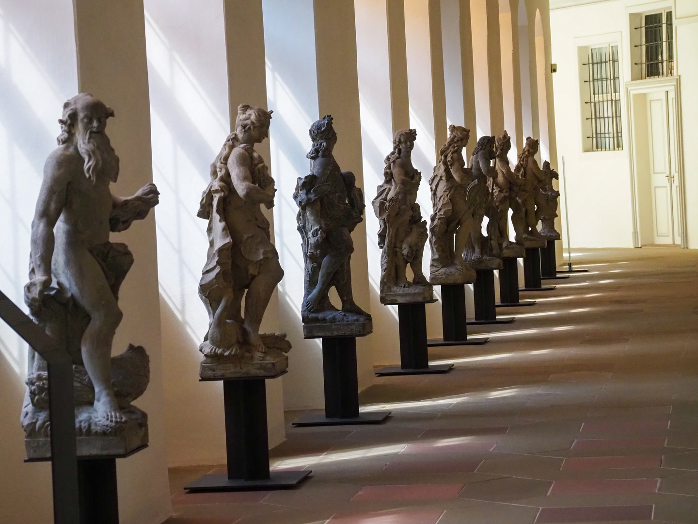 In Reih und Glied Foto & Bild | kunstfotografie & kultur, museales ...