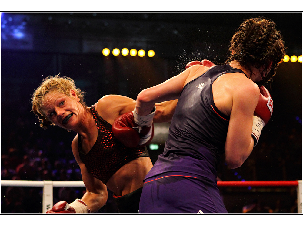 Ina Menzer vs Jeannine Garside III Foto & Bild | sport, kampf ...
