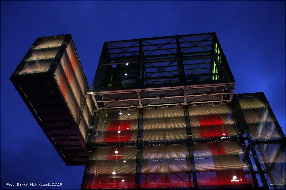 Indemann zur blauen Stunde ... Foto & Bild | architektur, architektur ...