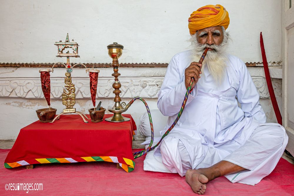 Indian Hookah Smoker Foto & Bild | asia, india, south asia Bilder auf ...