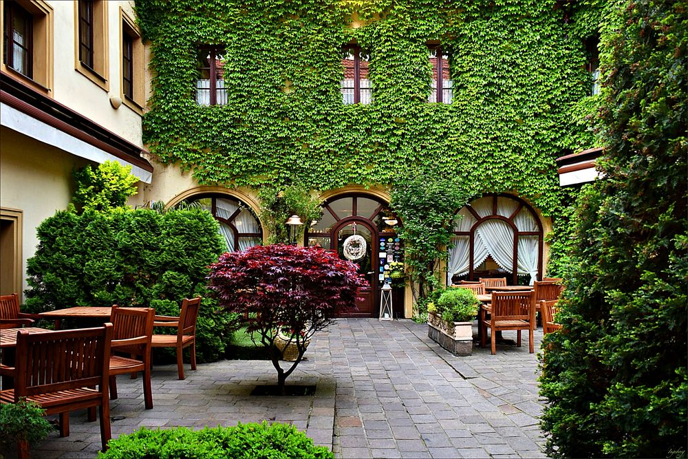 = Innenhof - Atmosphäre = Foto & Bild | outdoor, tschechien, innenhof ...