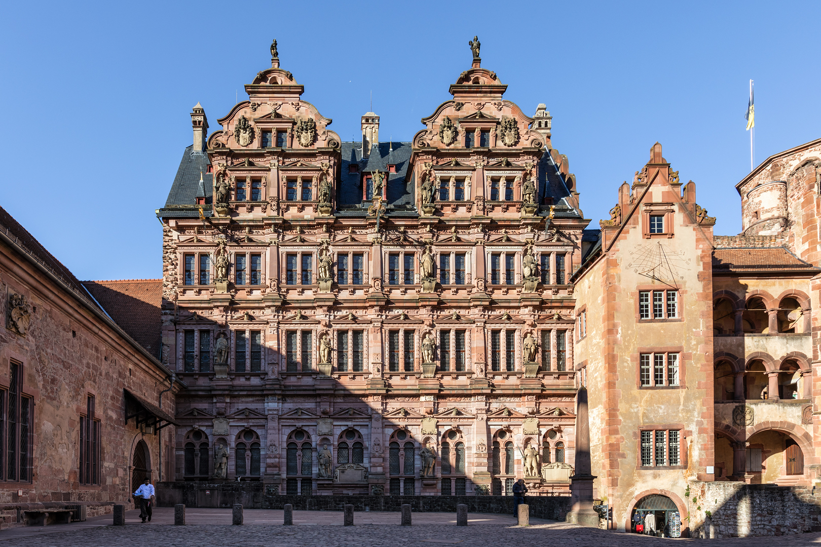Innenhof mit Friedrichsbau - Schloss Heidelberg Foto & Bild | schloss, burg, architektur Bilder ...