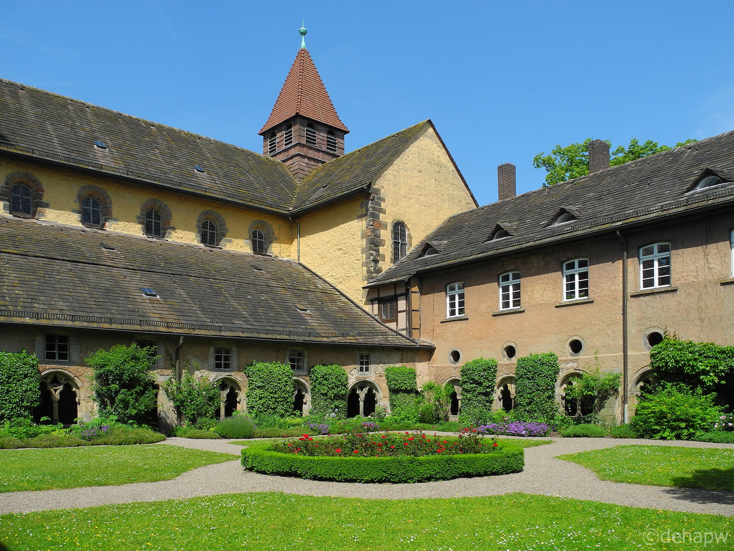 Innenhof und Kreuzgang Stiftskirche Fischbeck Foto & Bild | architektur ...
