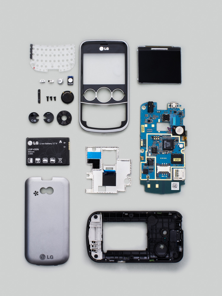 Inner Working - The mobile phone Foto & Bild | stillleben, arrangierte ...