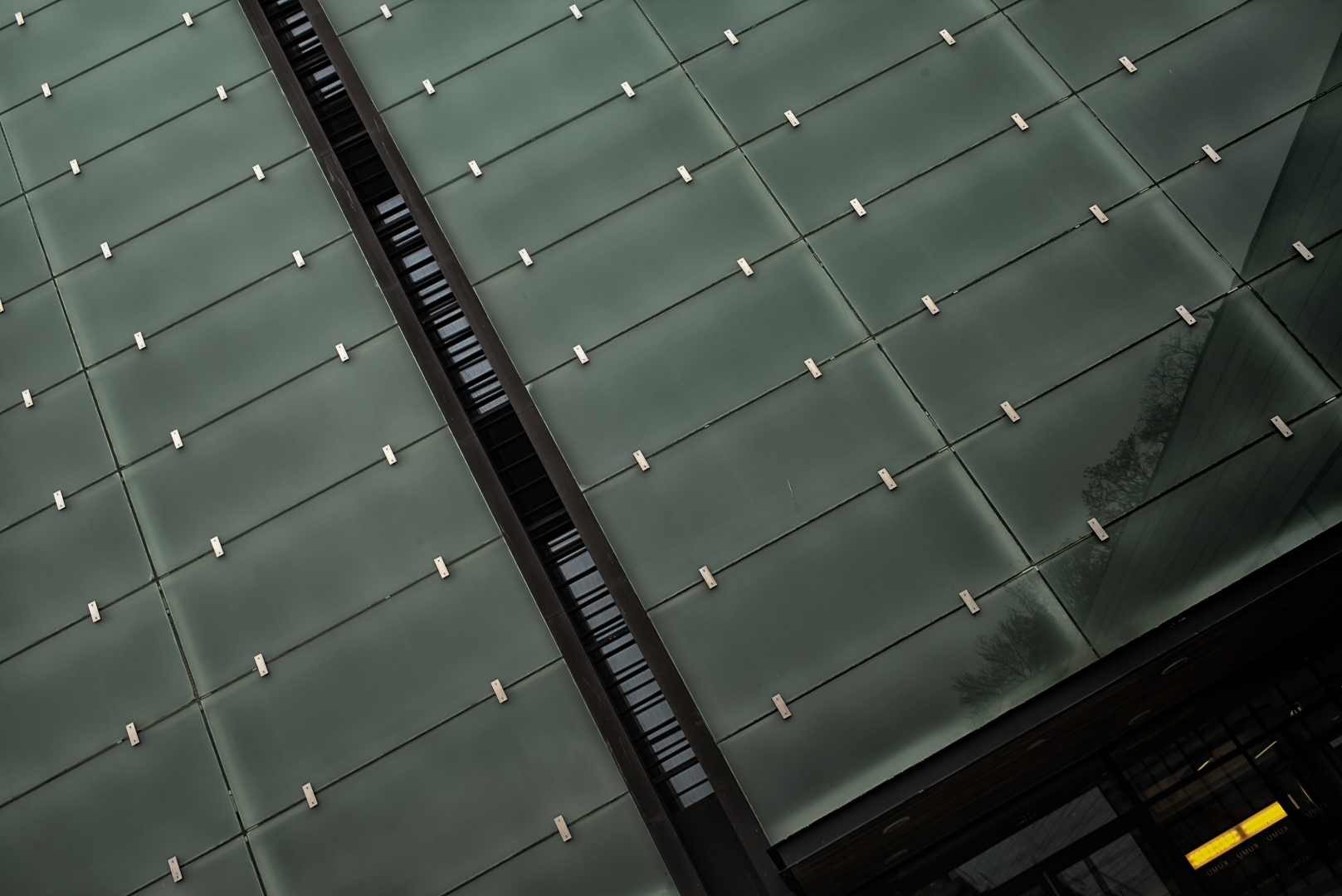 intruding Foto & Bild | architektur, fotokunst, fassaden Bilder auf ...