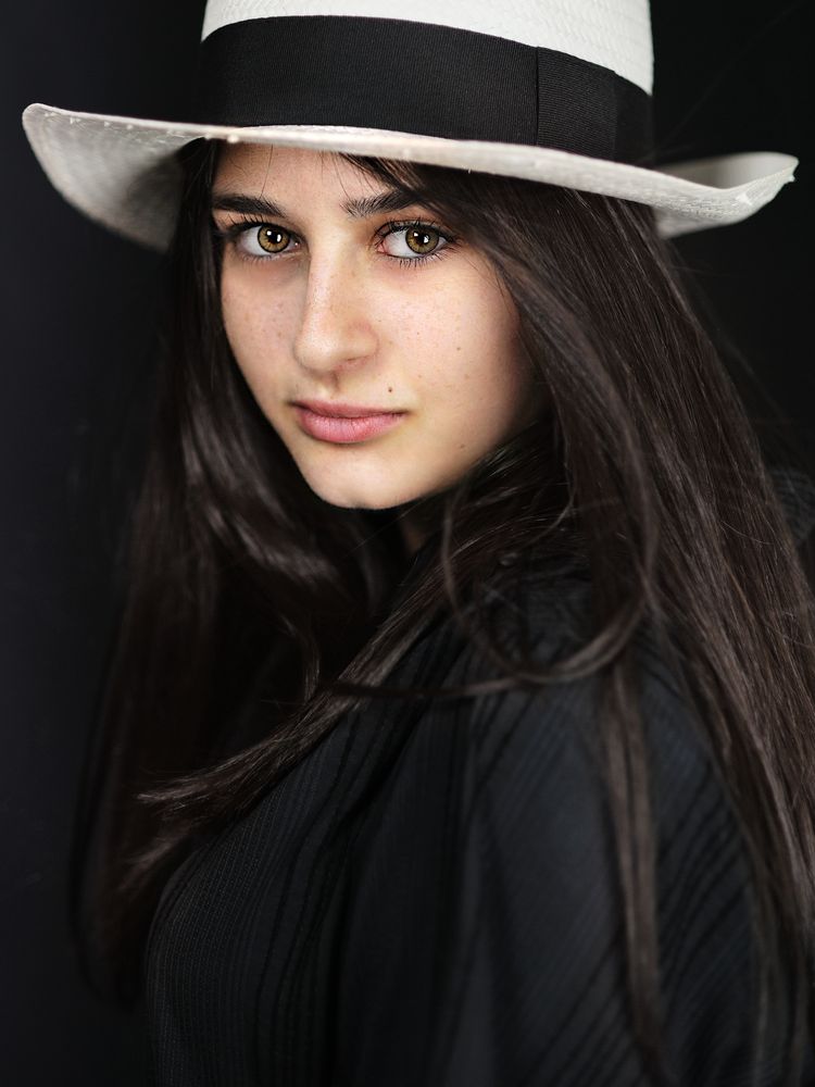 Ionela Foto % Immagini| fashion & glamour, essere giovani, close up ...