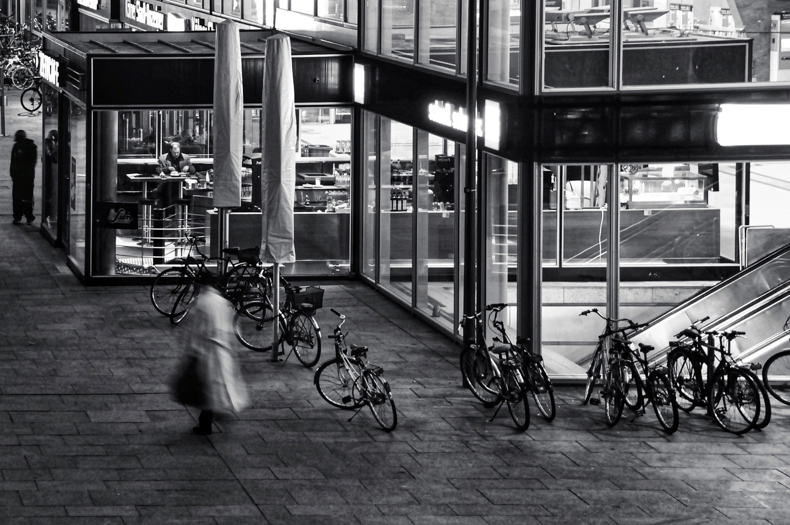 Irgendwo in Deutschland (6)....eilen, ruhen, rumstehen Foto & Bild | streetfotografie mit ...