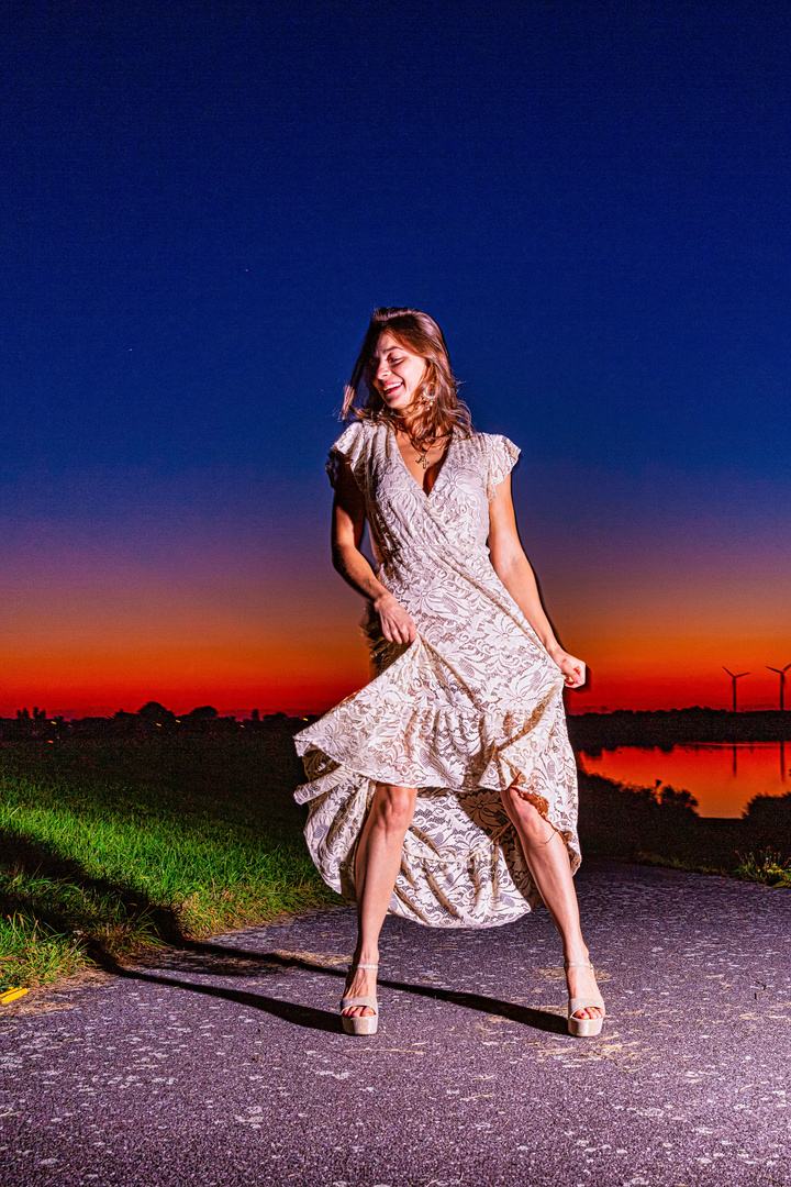 Iryna tanzt am Deich Foto & Bild | erwachsene menschen, kunstfotografie & kultur, tanz Bilder ...