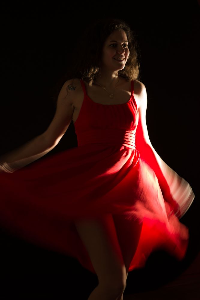 J0J0_dancing in a red dress Foto & Bild | kunstfotografie & kultur, tanz, rot Bilder auf ...