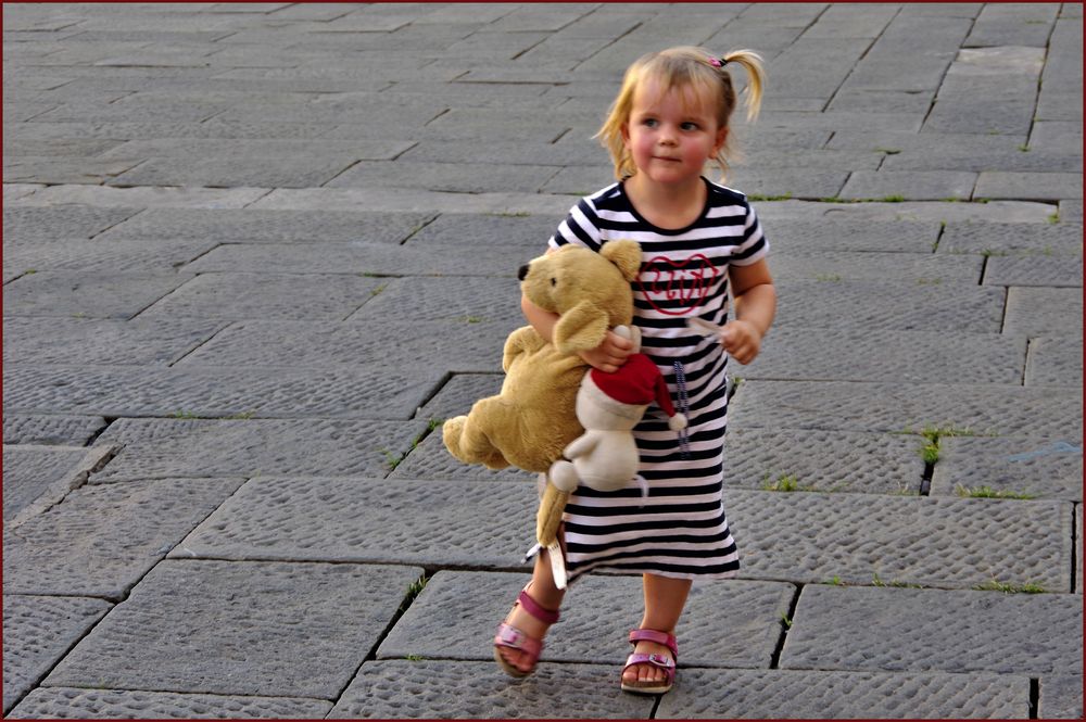 jamais sans mon .... nounours! Foto % Immagini| italy, world, portraits ...