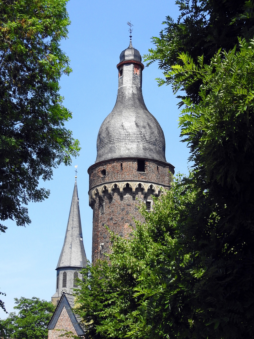 Juddeturm mit Kirche in Zons Foto & Bild | outdoor, landschaft, deutschland Bilder auf fotocommunity