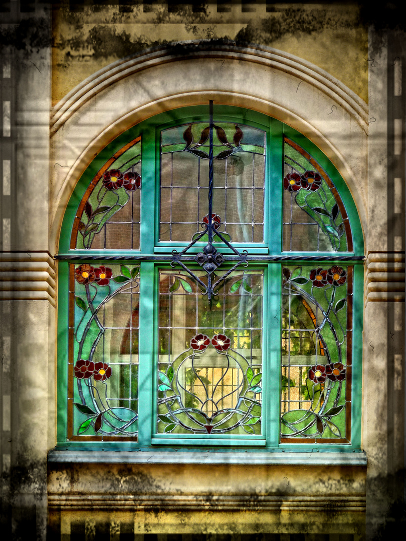 Jugendstilfenster im thüringischen Apolda - Bea mit ANALOG projects 3 ...