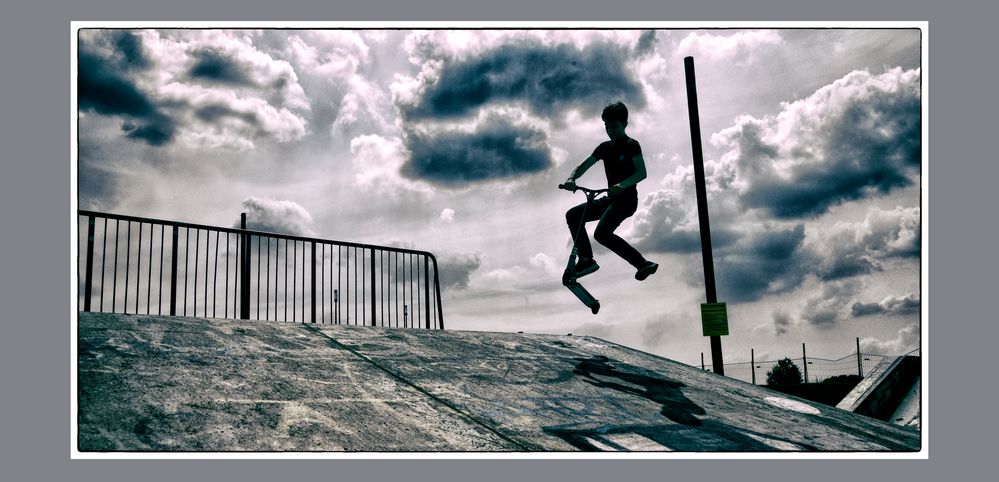 jumping Foto & Bild | portrait, streetfotografie mit menschen, street ...